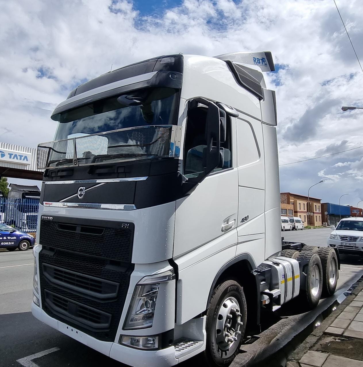 2018 VOLVO V4 FH480 | Republic Bus & Truck | TATA Brakpan